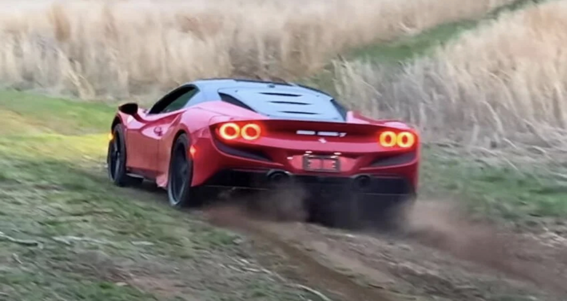 Youtuber surovo vozio Ferrari F8 Tributo kao reli automobil, čeka se reakcija iz Maranella ...