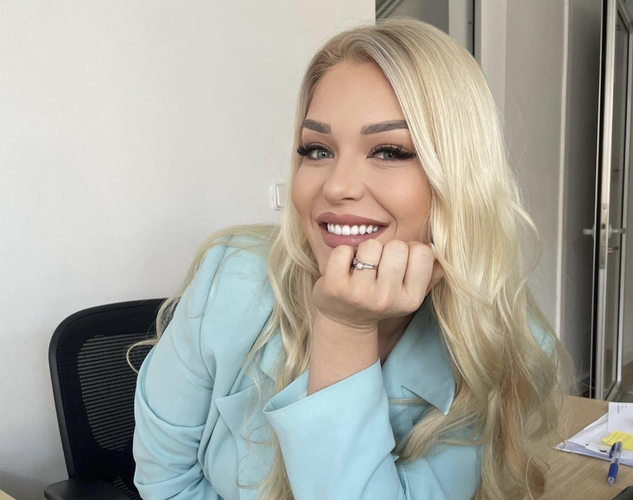 Ljepotica iz Cazina Adna postala agent za Fibula travel BiH | Cazin.NET