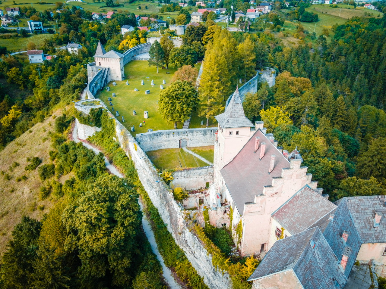 Stari grad Ostrožac: Pogledajte bajkovite slike iz zraka