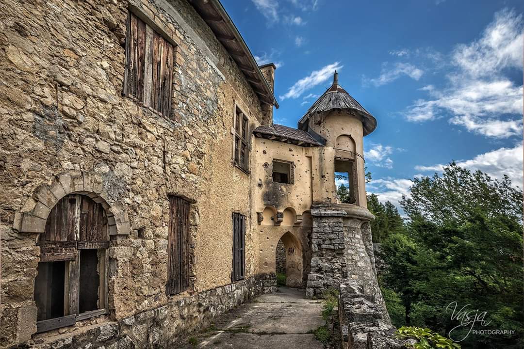 (FOTO) Stari grad Ostrožac nalazi se na listi nacionalnih spomenika BiH