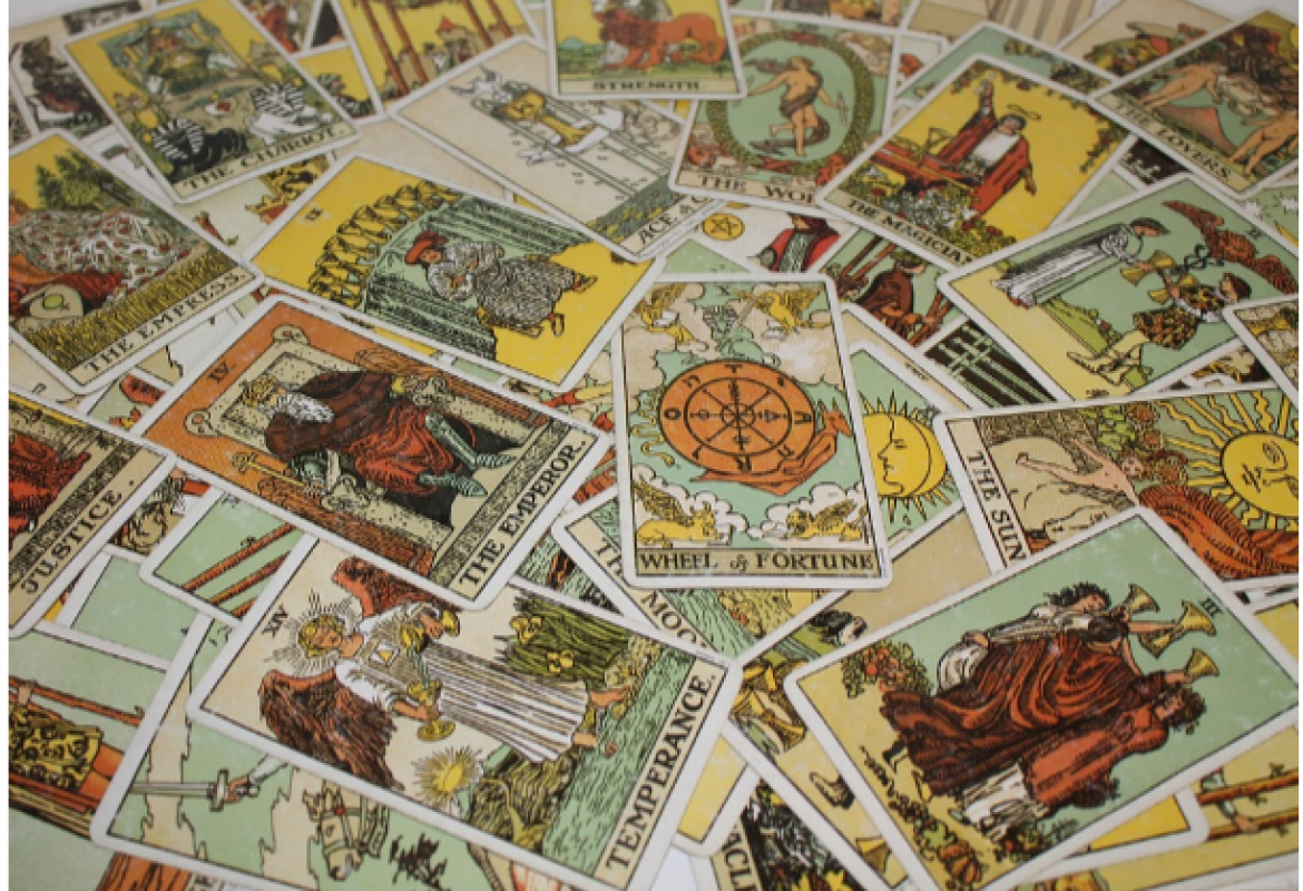 Šta je tarot i čemu služi?