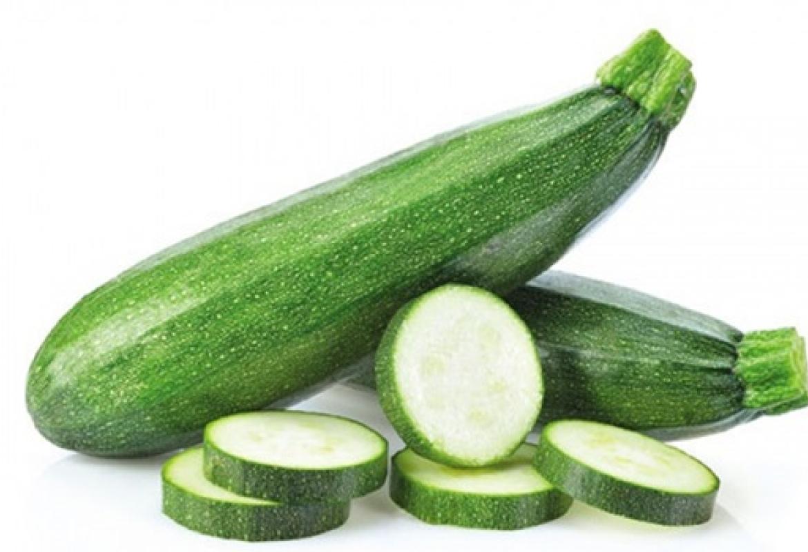 Super prilog uz pečenu piletinu: Recept za brze tikvice s maslacem i sirom