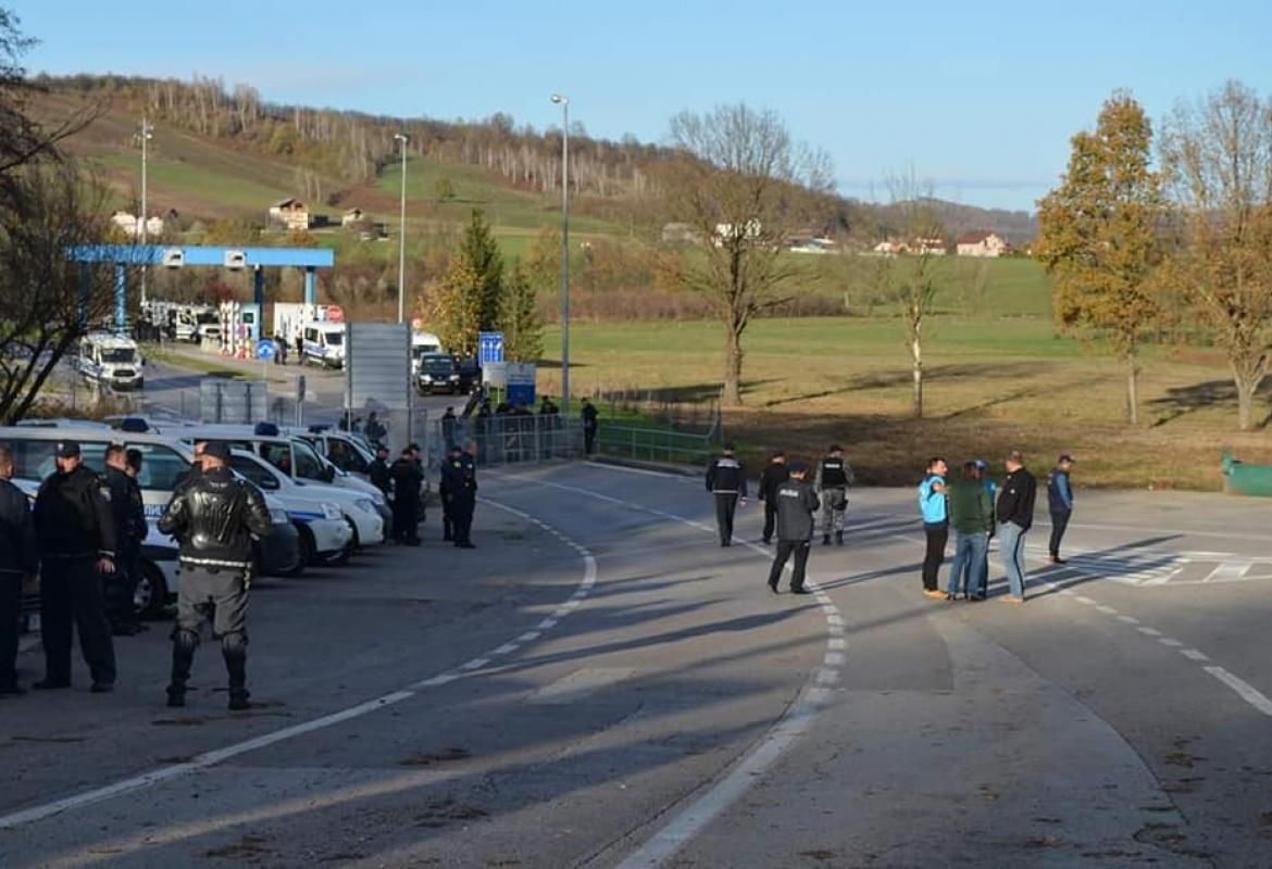 GP Maljevac deblokiran, migranti izmješteni u objekat firme "Miral"