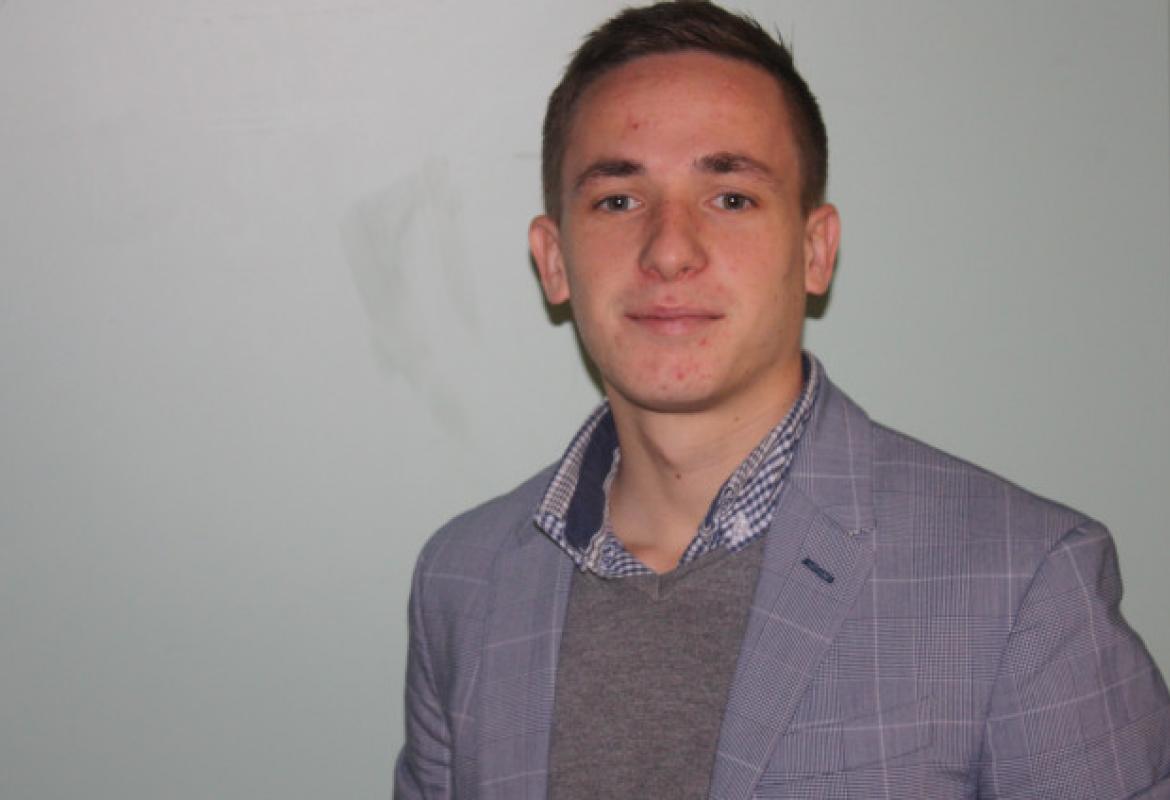 Otac poginuo u Srebrenici, a majka ga ostavila kada je imao tri dana