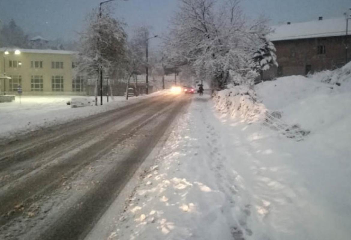 Intenzivne padavine i udari vjetra otežavaju odvijanje saobraćaja u BiH