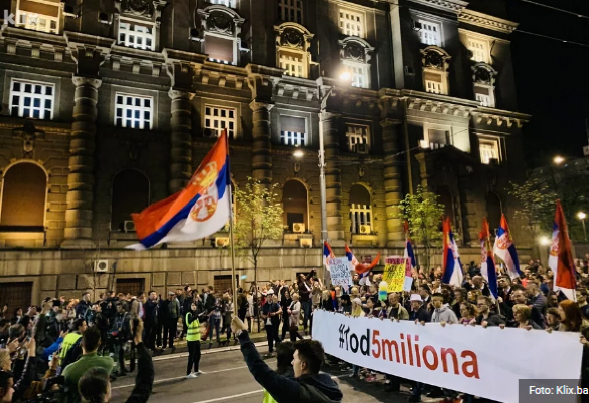 Demonstracije u Beogradu: Otjerat ćemo ga mirno kao njegovog političkog ...