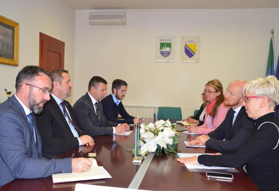 Britanski ambasador Matthew Field u posjeti Cazinu