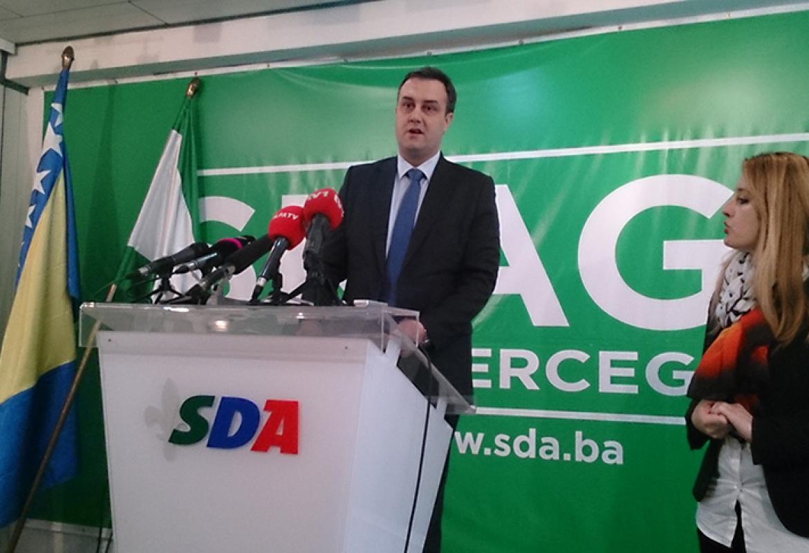 EKSKLUZIVNO: Asim Sarajlić podnosi ostavku na sve stranačke funkcije!