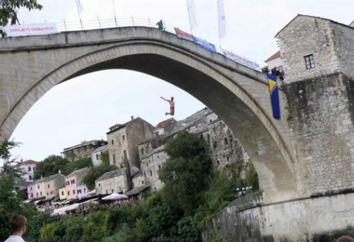 Listo trijumfirao na skokovima sa Starog mosta i dostigao legendarnog ...