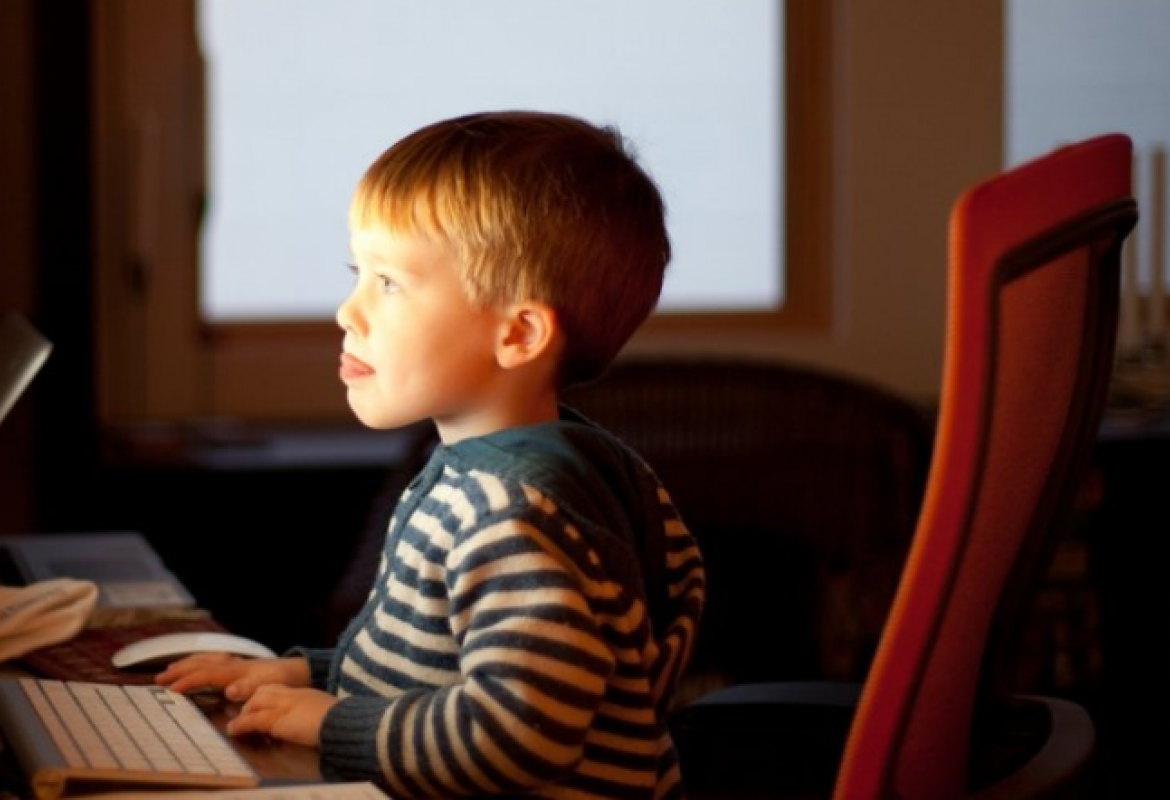 Djeca i internet: Kako zaštititi dijete od opasnosti koje nosi internet?