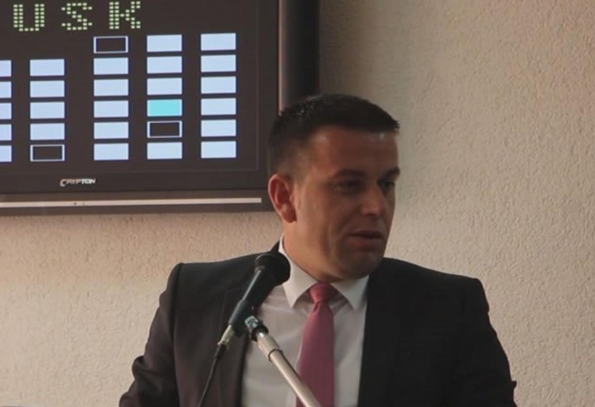 Mehmed Mahmić "opleo" po poziciji, ali i po "svojima": Doktori se drže ...