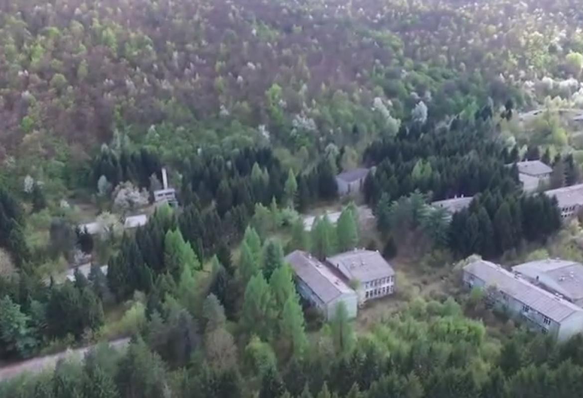 Aerodrom Željava sa svim pratećim objektima snimljen iz zraka (VIDEO)