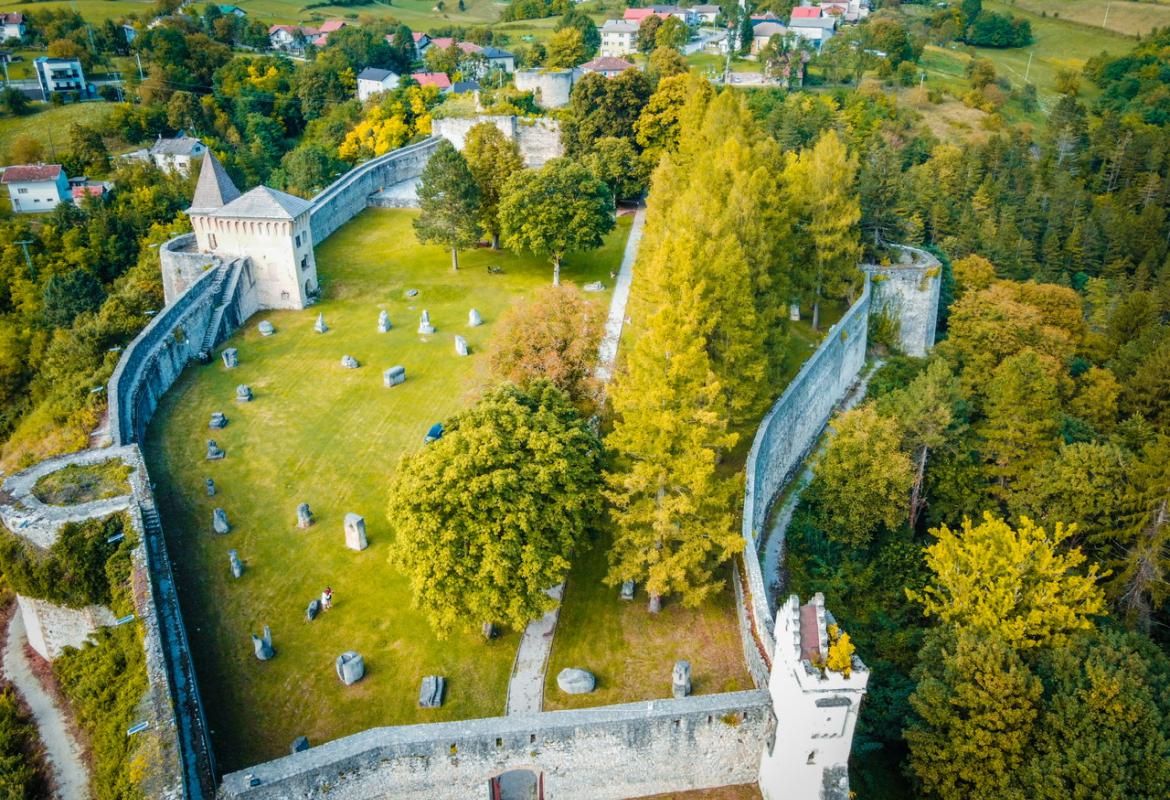 Stari grad Ostrožac: Pogledajte bajkovite slike iz zraka