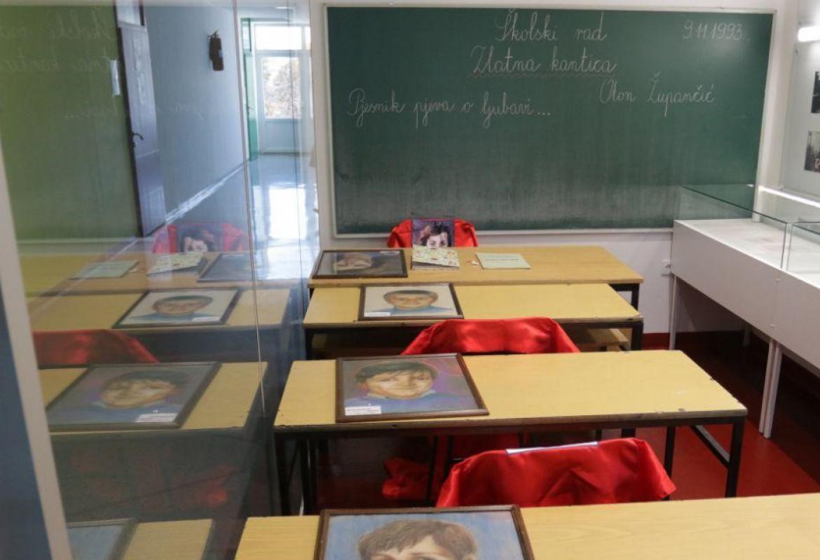 Dan kada je s kredom u ruci ubijena učiteljica Fatima Gunić i troje ...