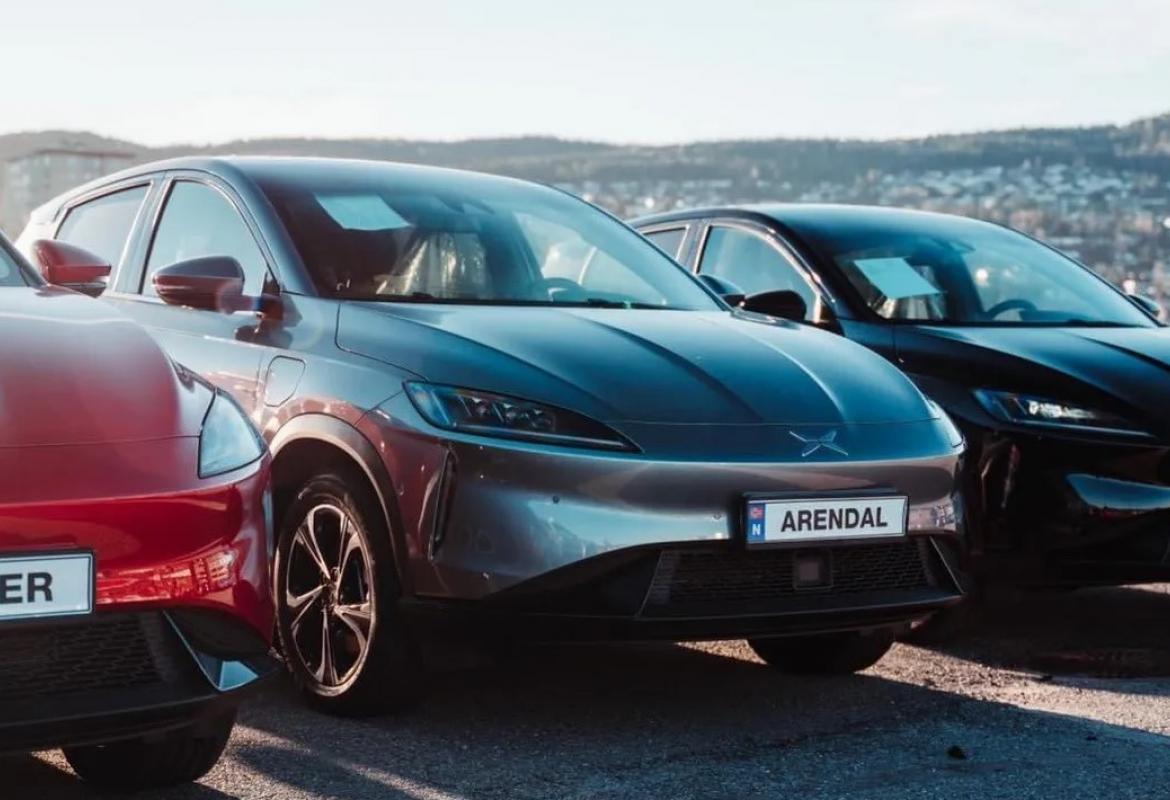 Probili led u Norveškoj – stigli prvi kineski automobili na struju VIDEO