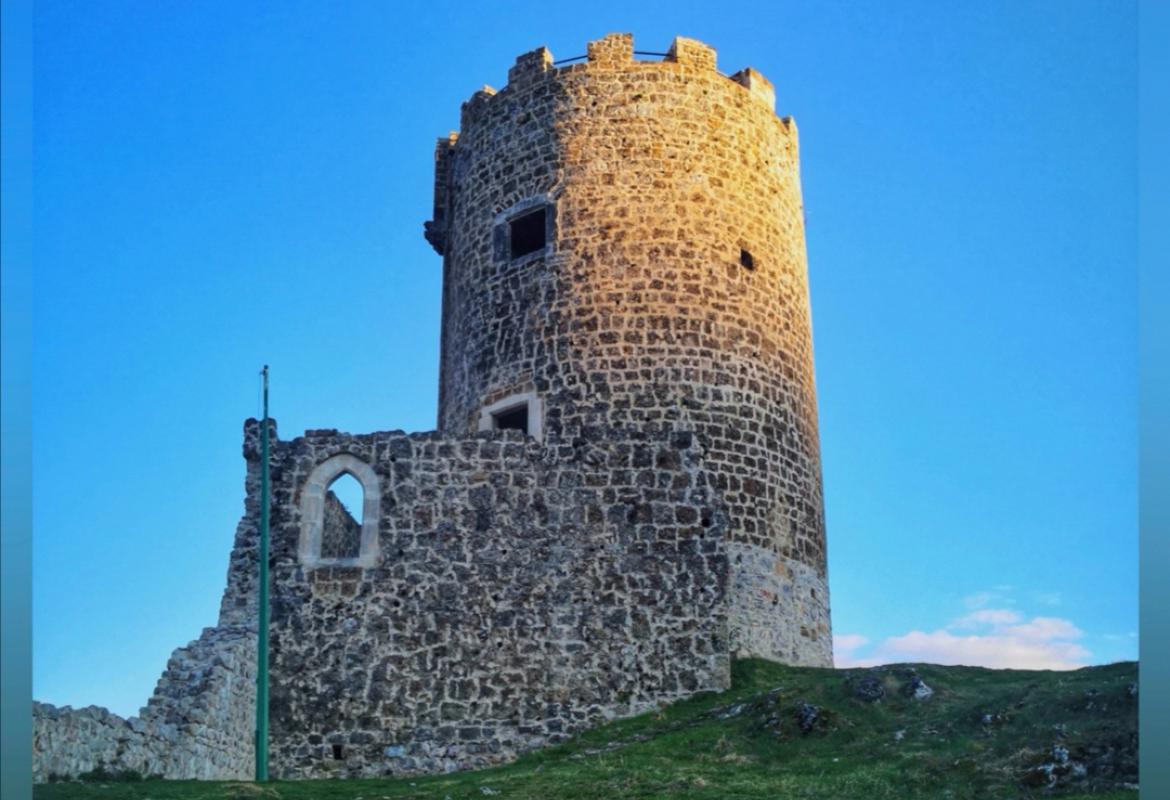 Sokolačka kula stoljećima stražari na zapadnim granicama Bosne i sjeća ...