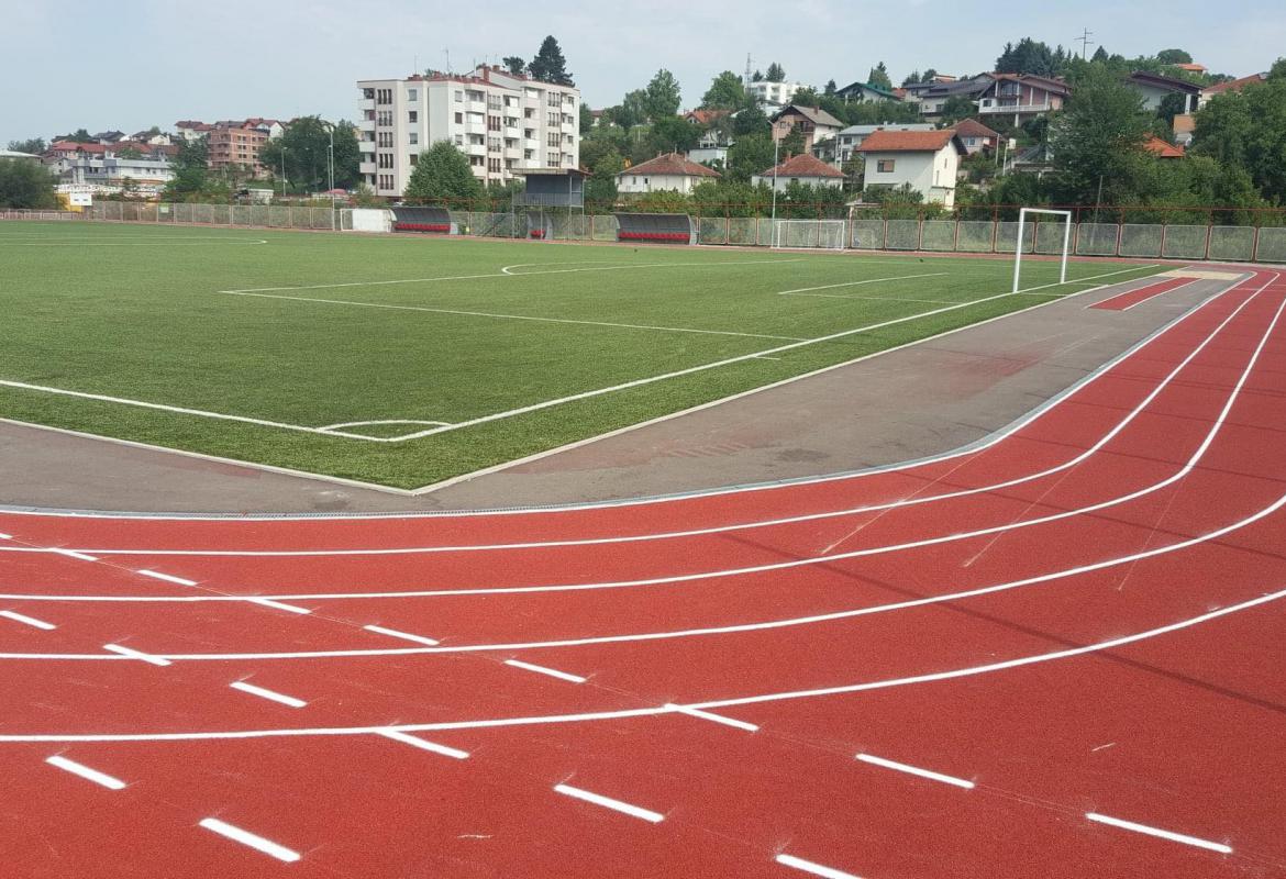 Konačno završeno: Atletska staza u Cazinu spremna za prve sportiste