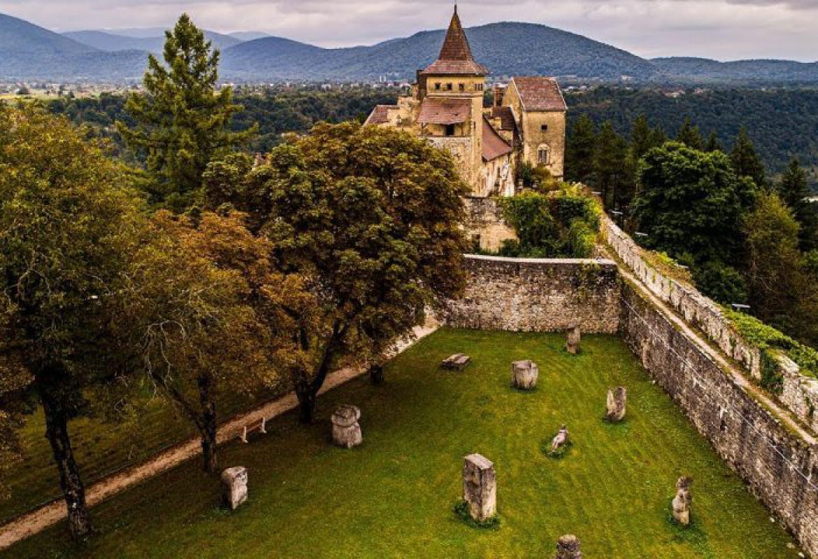 Krajiški biser, Stari grad Ostrožac: Ovdje su boravili plemići i ...