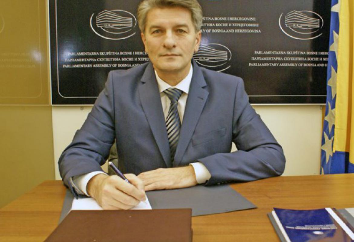 Mehmedović: Početak kraja Vučićevom sjedenja na dvije stolice