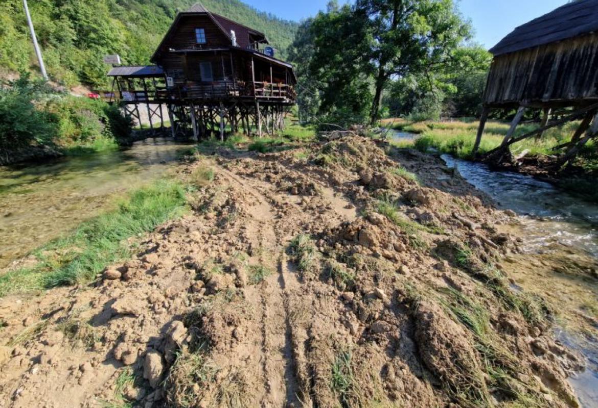 Mijenja li se tok rijeke Une?