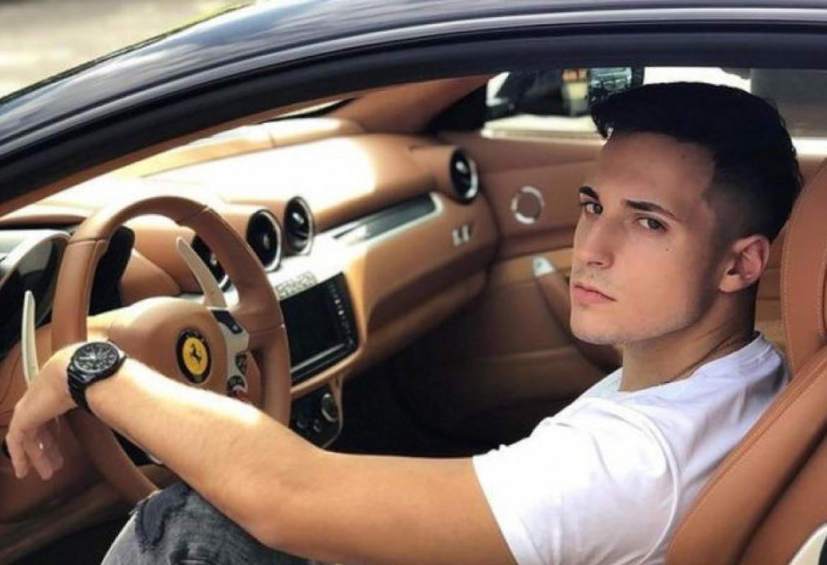 Sin Dragane Mirković pokazao porodični dvorac i luksuzni vozni park