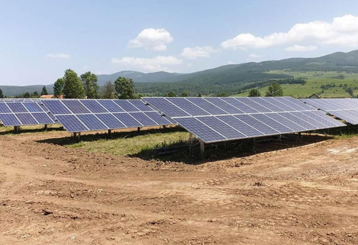 Velika investicija u Krajini: Solarni park s ukupno 2.200 panela pušten ...