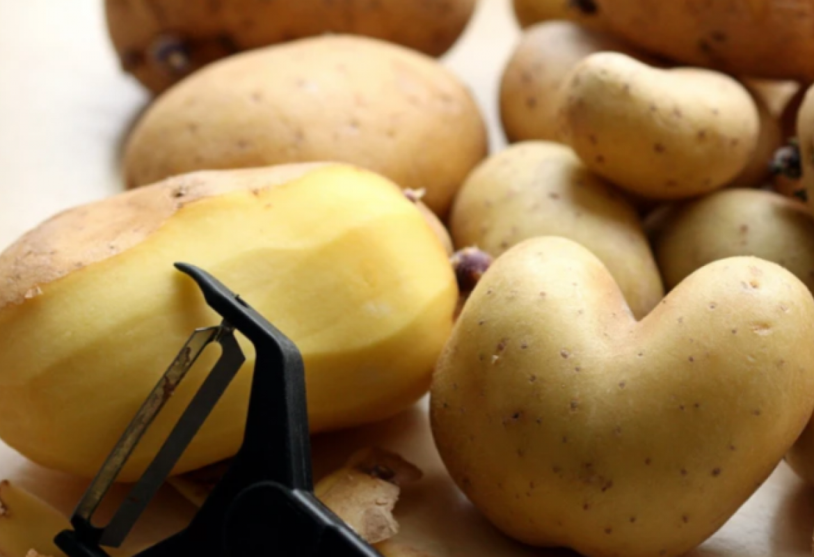 Kako oguliti kuhani krompir za samo pet sekundi: Pogledajte trik koji ...