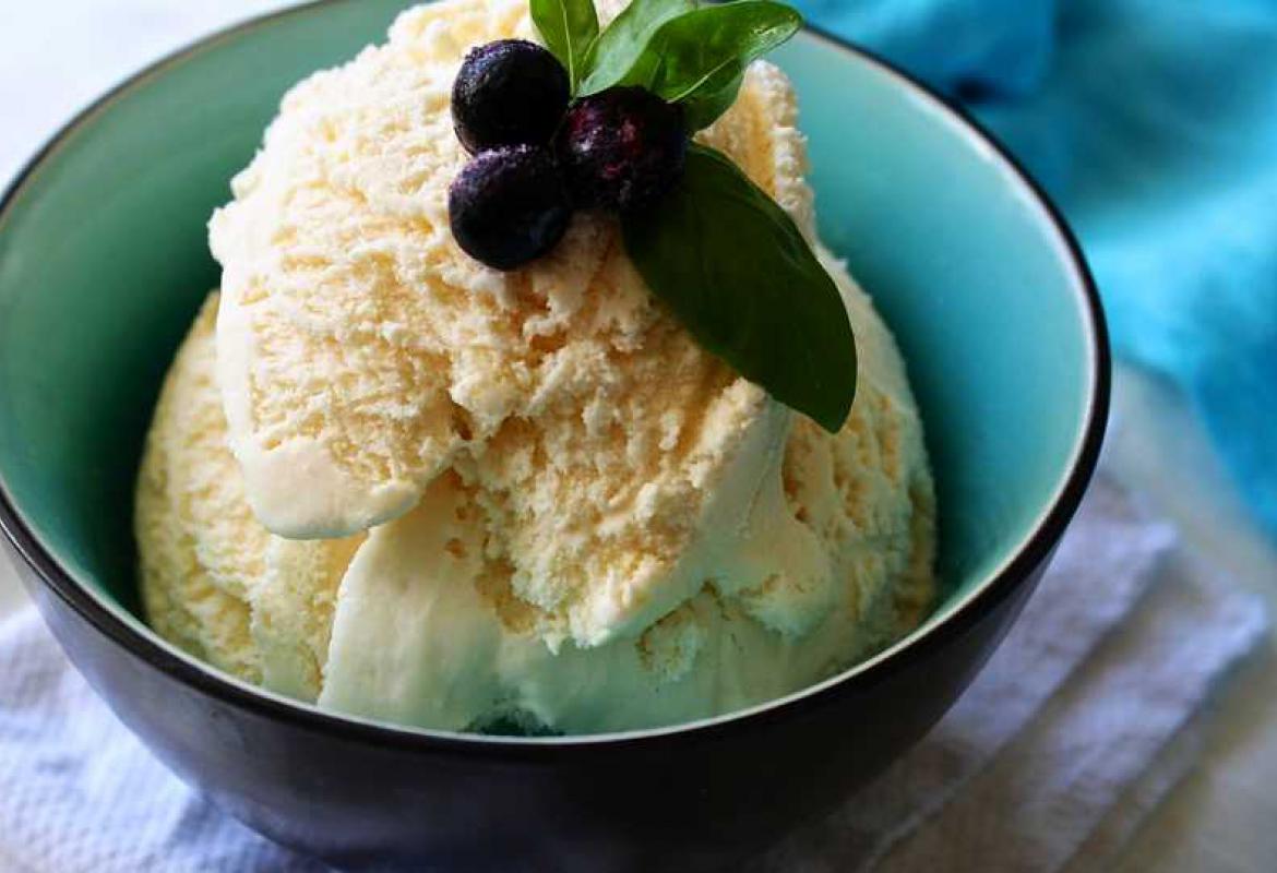 Domaći sladoled od samo dva sastojka: Najjednostavniji recept koji će vas oduševiti