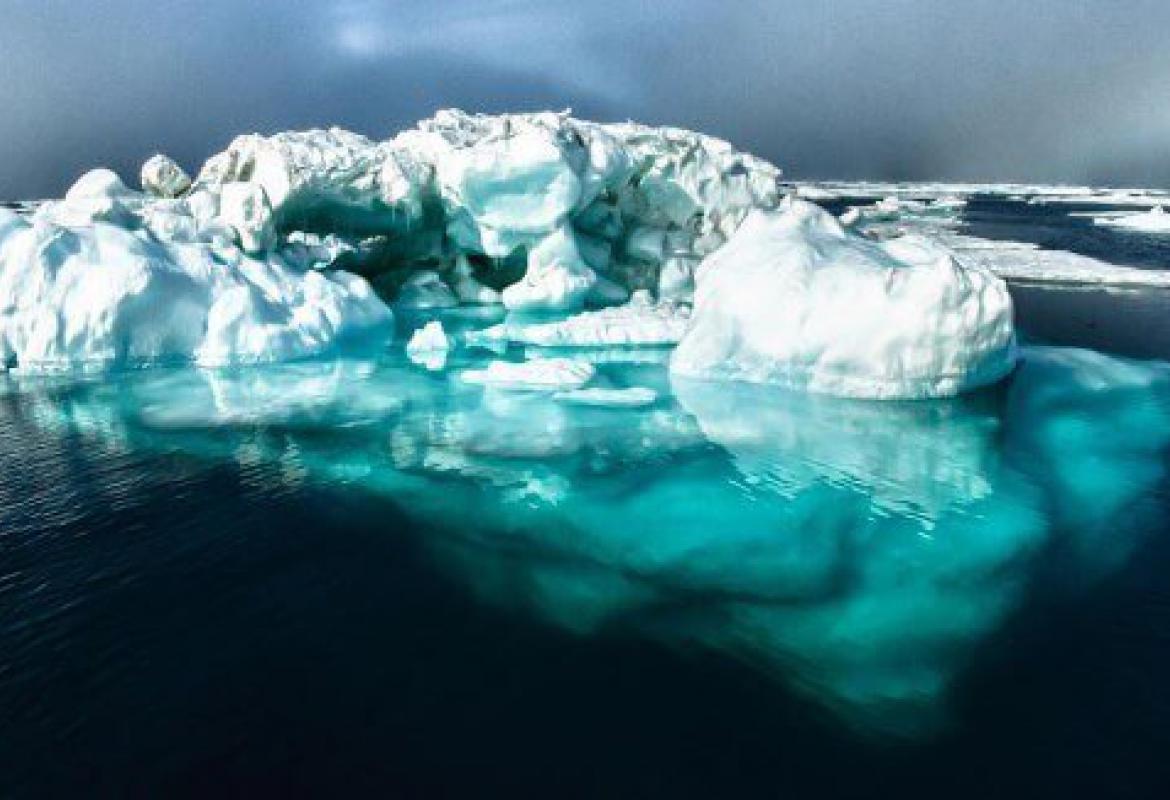 Arhimedov zakon: Zašto led pliva u vodi?