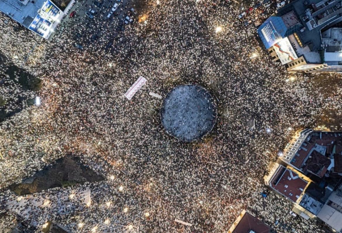 Ovako izgledaju protesti u Beogradu iz zraka: U centru grada okupilo se ...