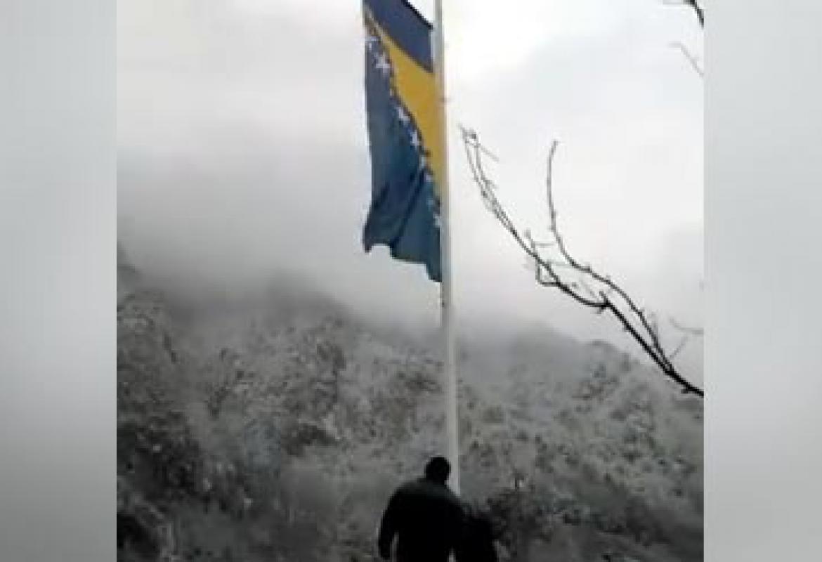 Zastava BiH postavljena na najistočniju tačku zemlje, na granici sa ...